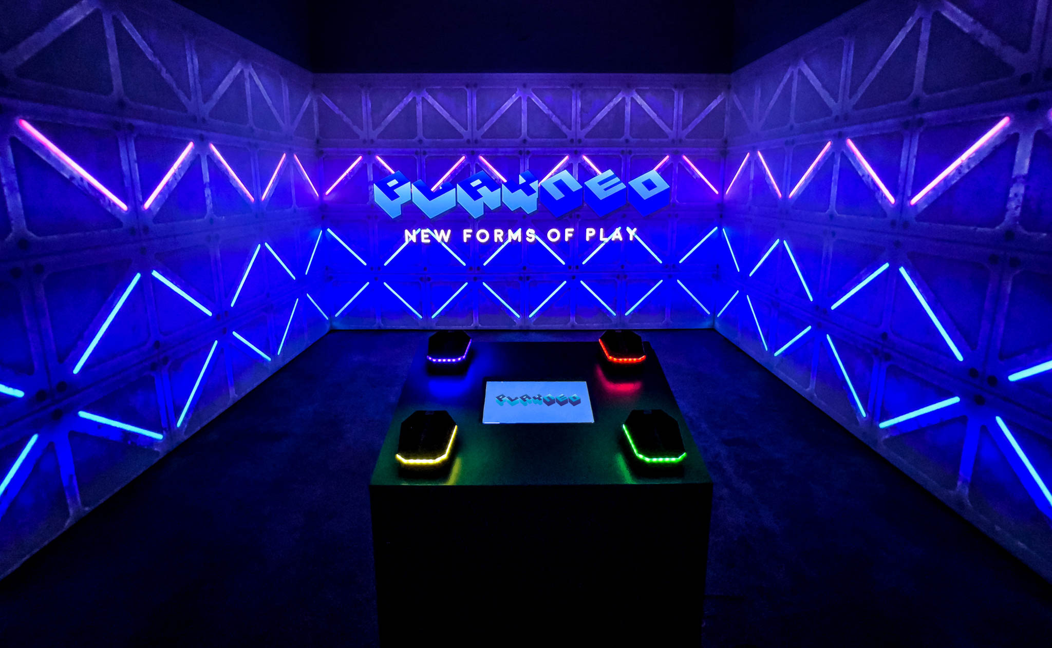 Playneo - free roam group gaming